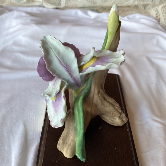 Seizan fine Arts | Art | Vintage Porcelain Iris With Wooden Display ...
